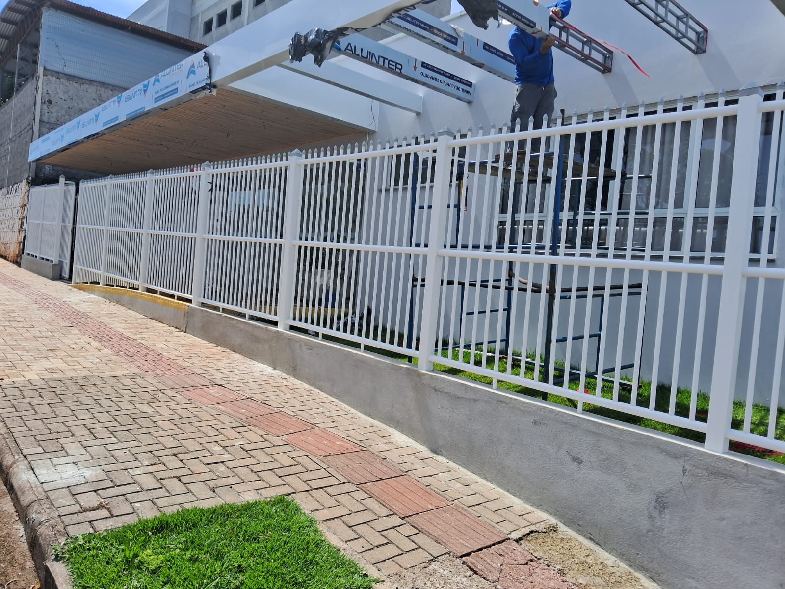 Medidas de Prevenção e Segurança: instalação de cercas de proteção nas ... Medidas de Prevenção e Segurança: instalação de cercas de proteção nas ...
